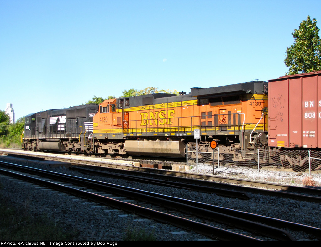 BNSF 4130 and NS 6769